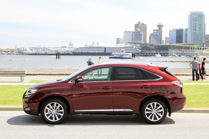 The RX 450h – a luxury hybrid, proudly made in Canada